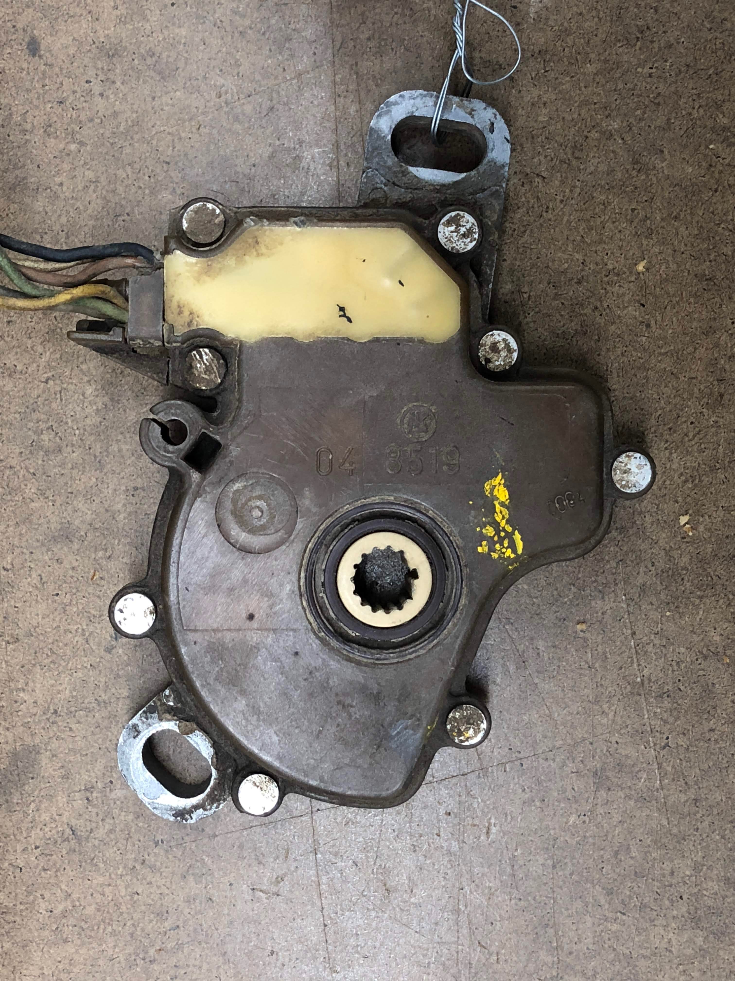 Connecting a COMPUSHIFT Sport to a ZF 4HP24 Gear Lever Position Sensor