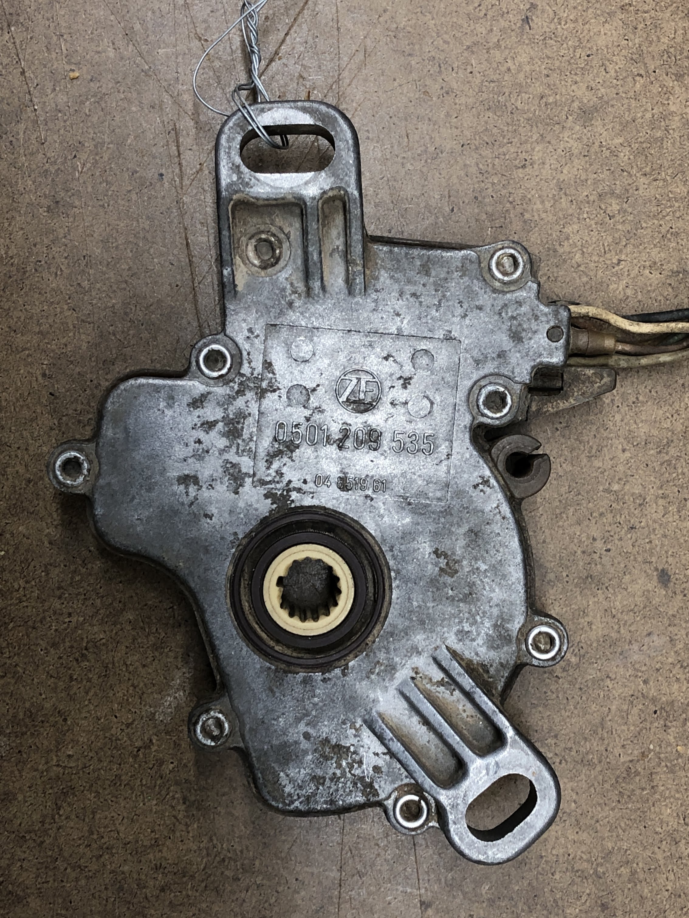 Connecting a COMPUSHIFT Sport to a ZF 4HP24 Gear Lever Position Sensor